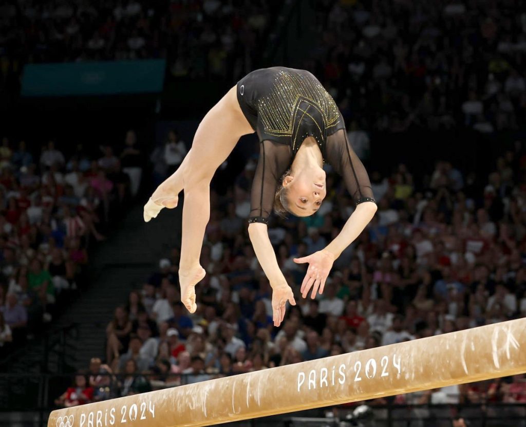 En attendant la finale des barres asymétriques demain : Kaylia Nemour ...