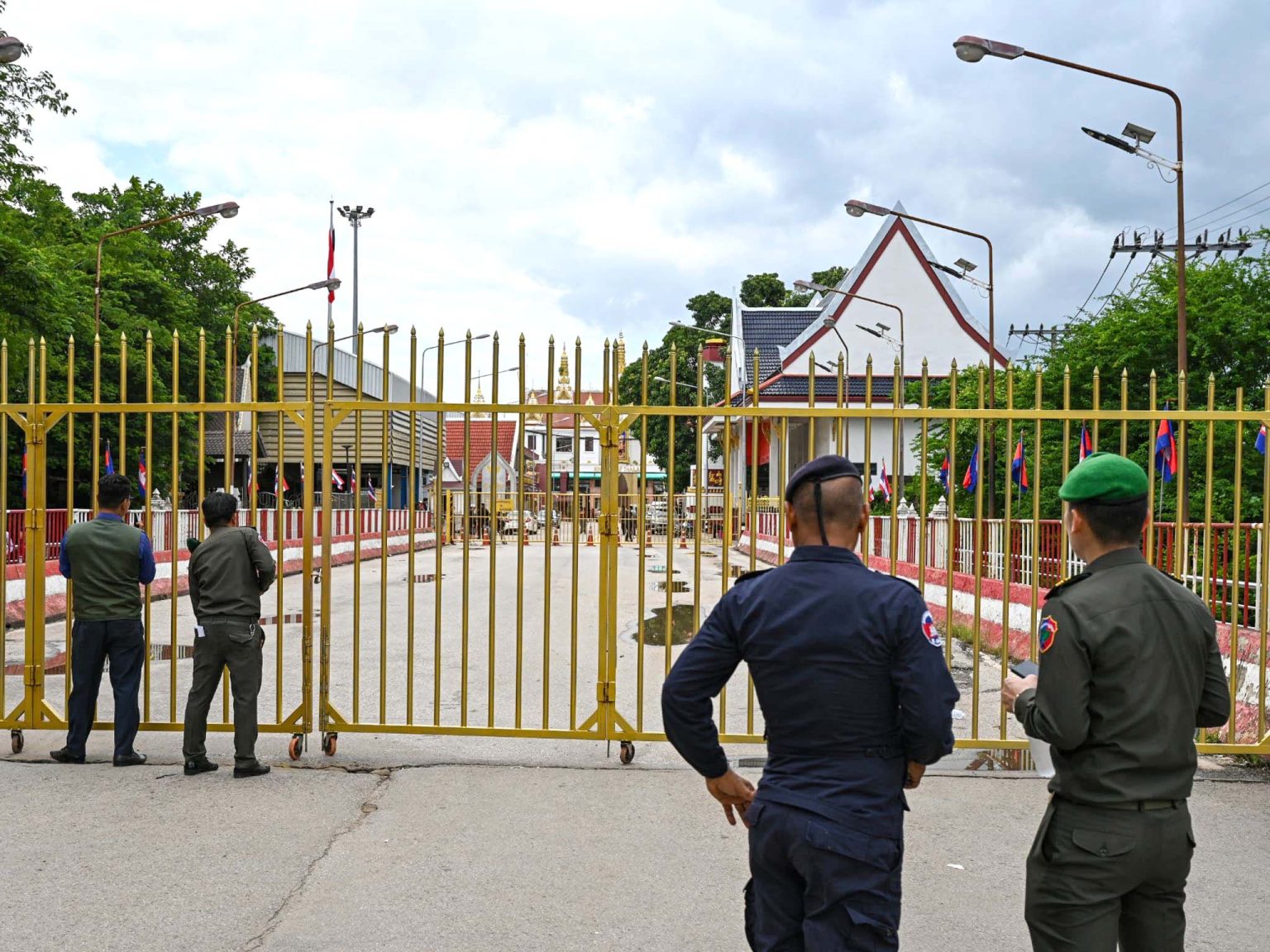 IL ENGAGE UNE PROCEDURE AUX NATIONS UNIES : Le Cambodge veut régler son ...